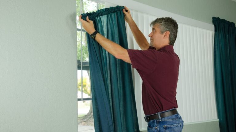 Comment choisir sa tringle à rideaux ? - L'Entrepôt du bricolage